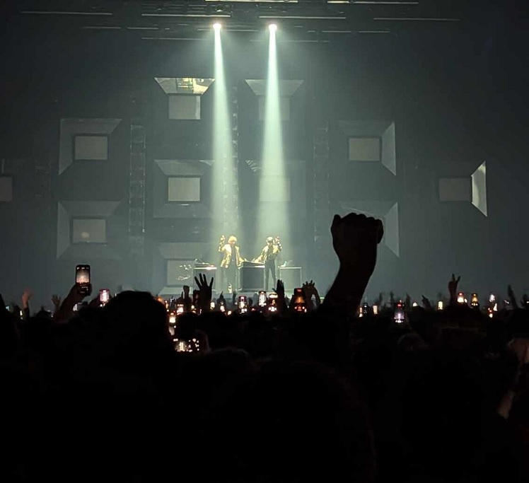 Justice signe une oeuvre d’art à Bruxelles – Musically Yours